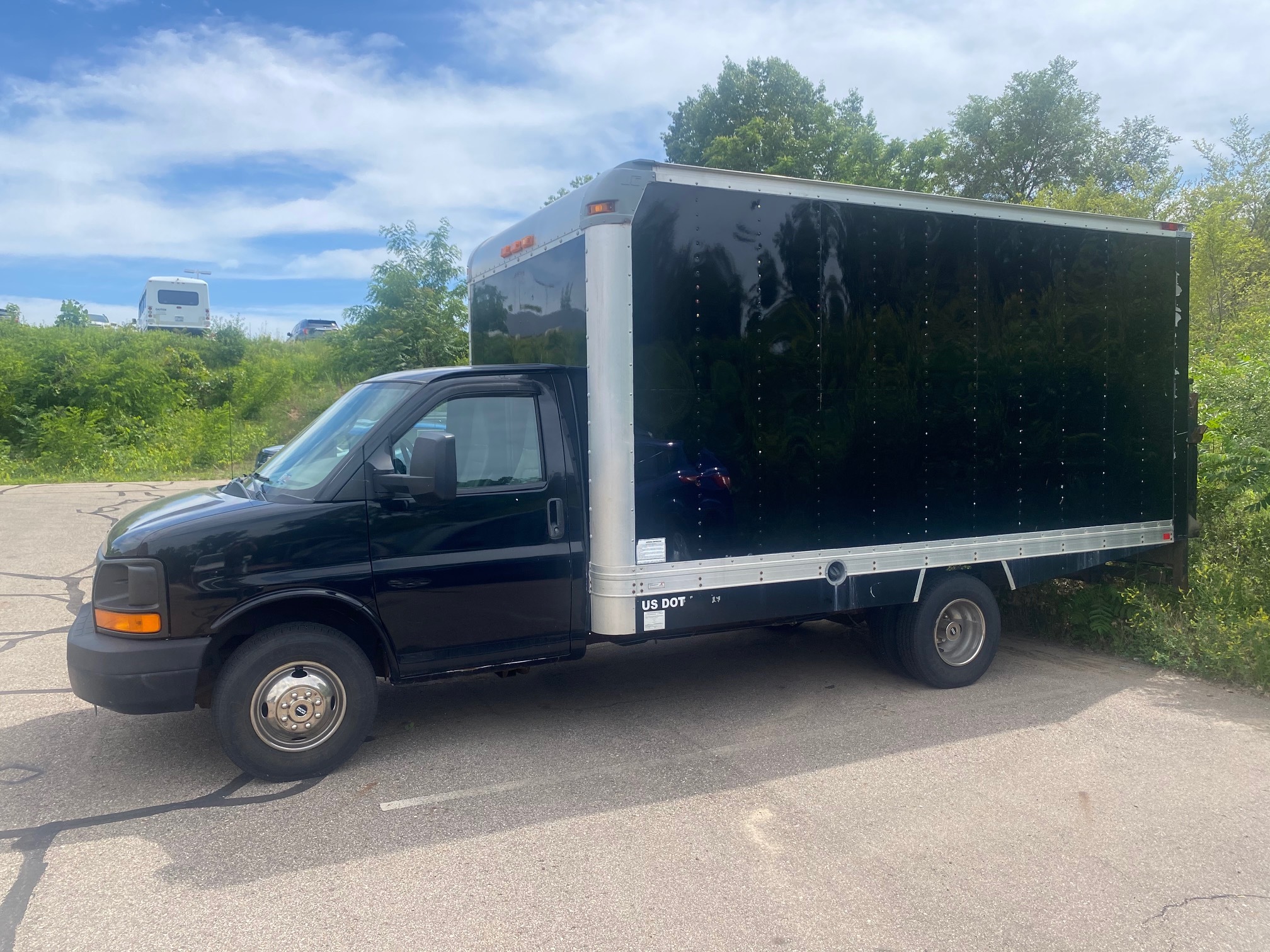 Cutaway-Cube Vans with Supreme Bodies For Sale Near Me - Commercial ...