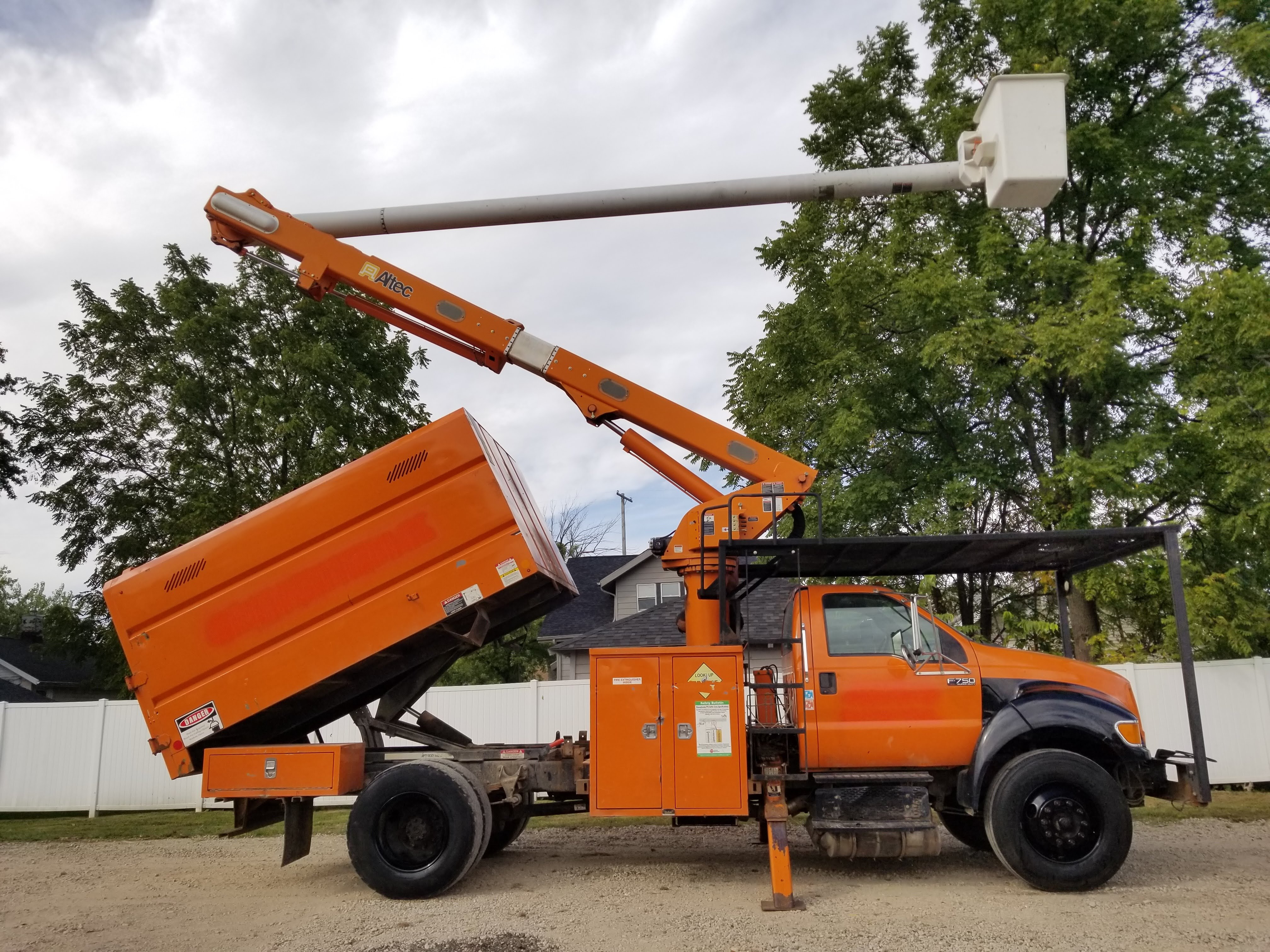 Chipper Trucks with Bucket Trucks For Sale Near Me - Commercial Truck ...